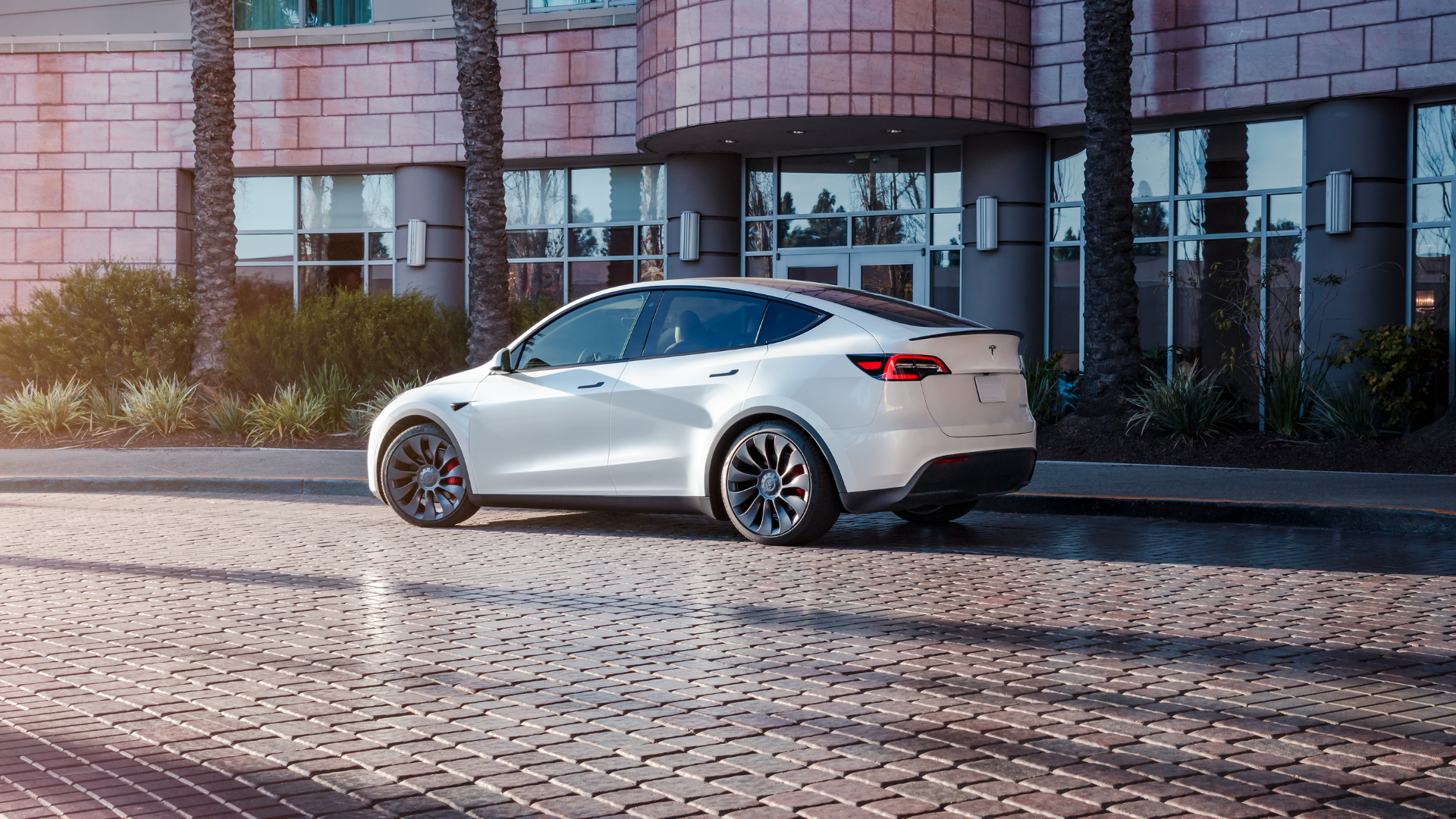 2024 Tesla Model Y Pricing, Photos & Specs