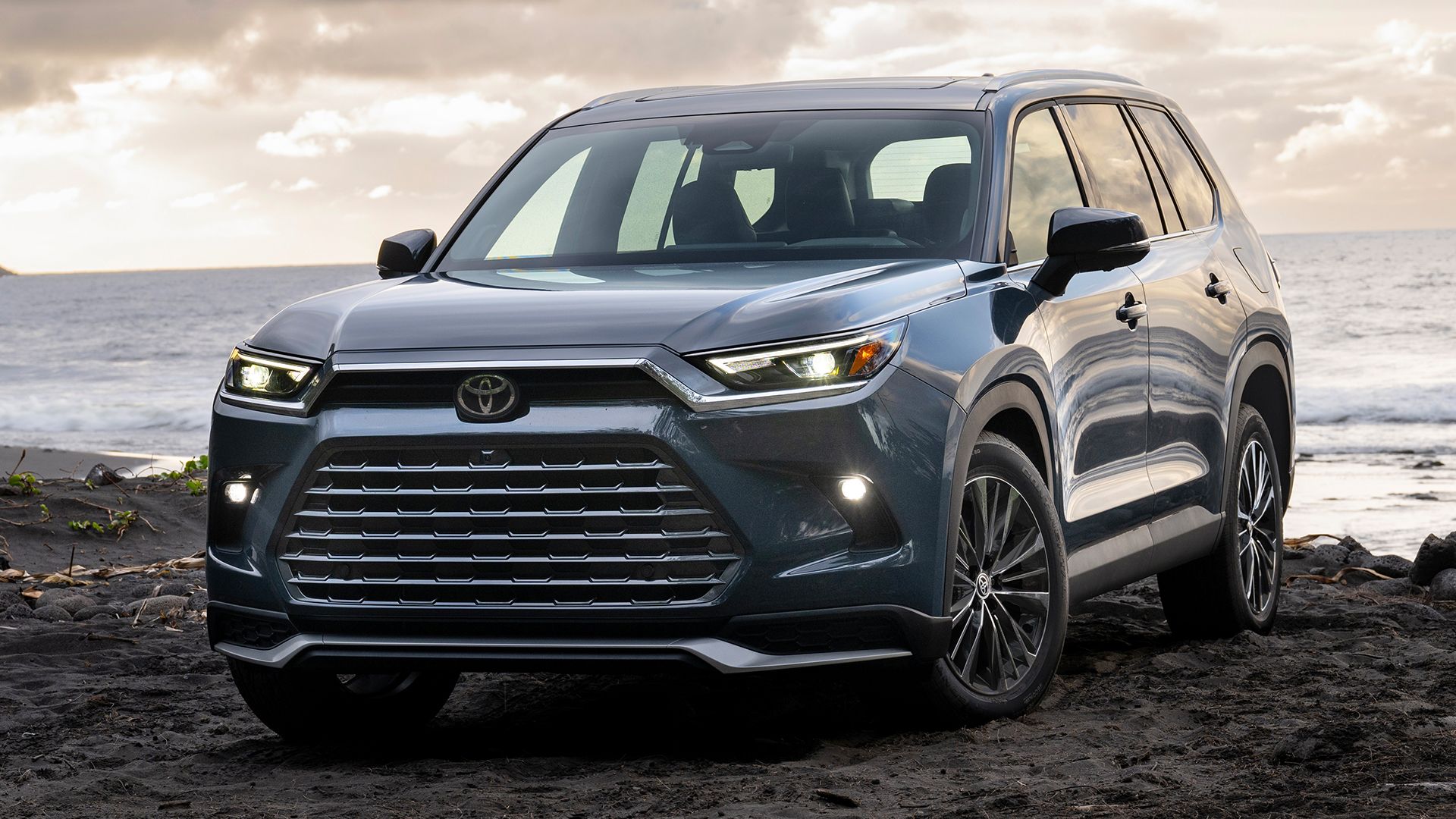 2024 Toyota Grand Highlander Images: Interior and Exterior Gallery