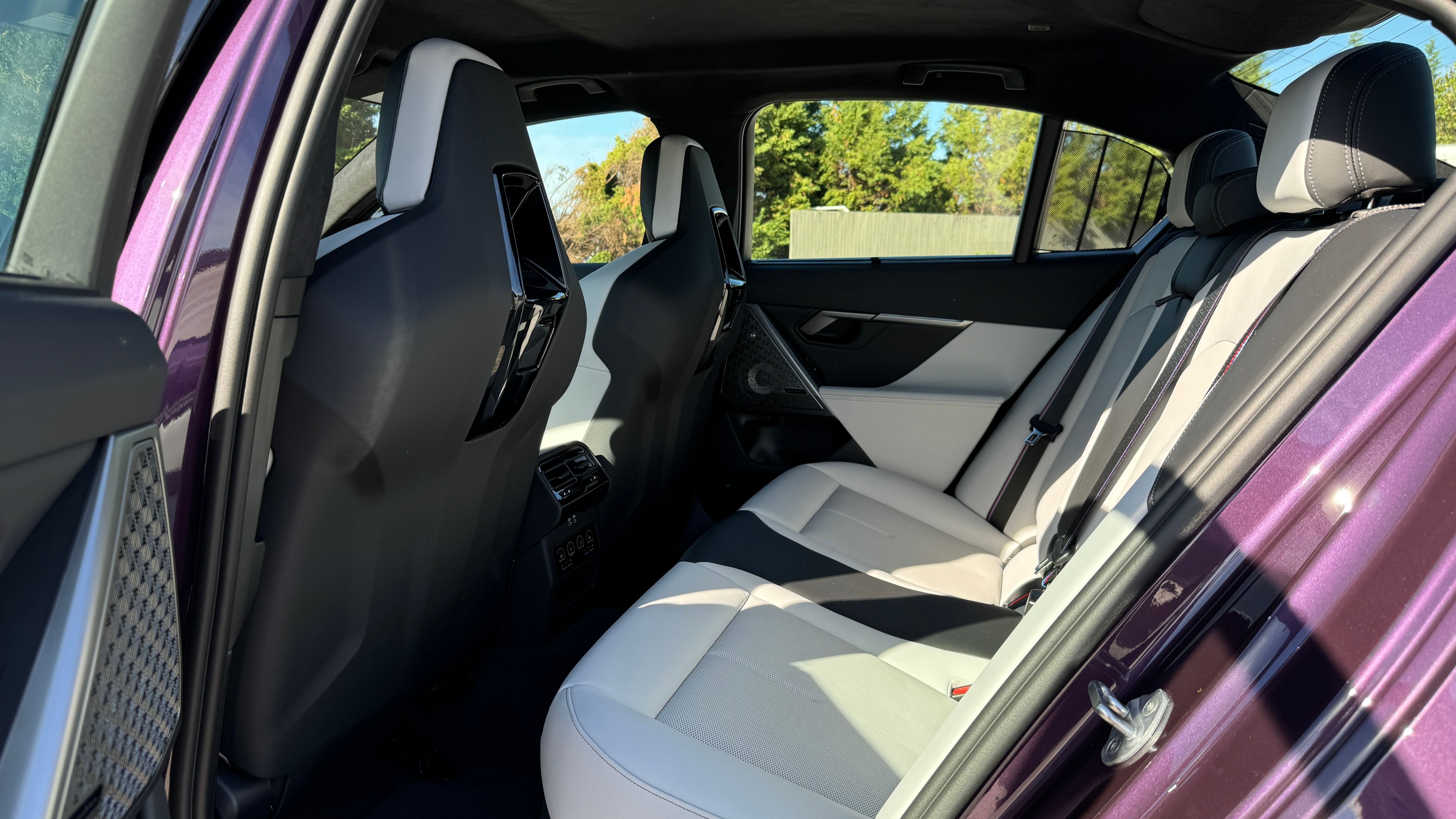 Interior Trasero Del Bmw M5 2025 BMW M5: 37 Interior Photos | U.S.