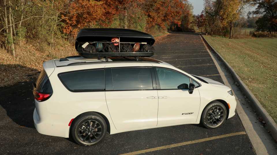 2025 Chrysler Pacifica Pricing, Photos & Specs