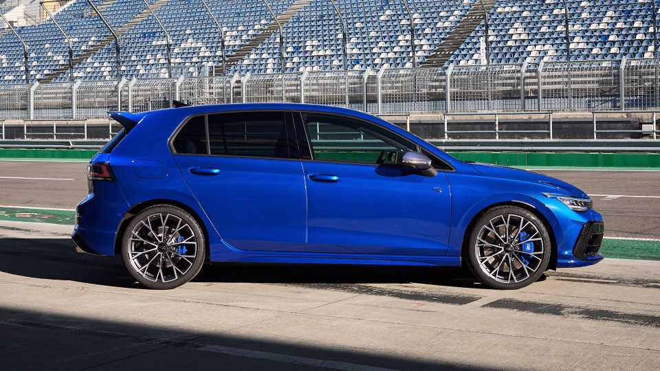 2025 Volkswagen Golf R Pricing, Photos & Specs
