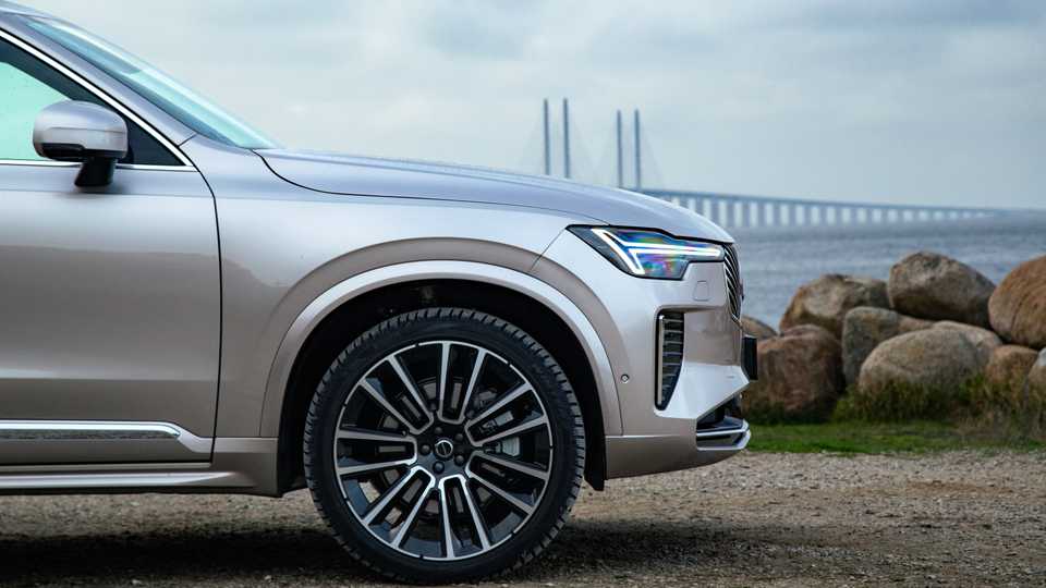 2025 Volvo XC90 Pricing, Photos & Specs