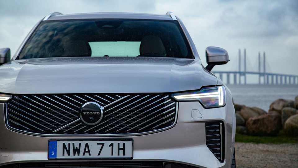 2025 Volvo XC90 Pricing, Photos & Specs