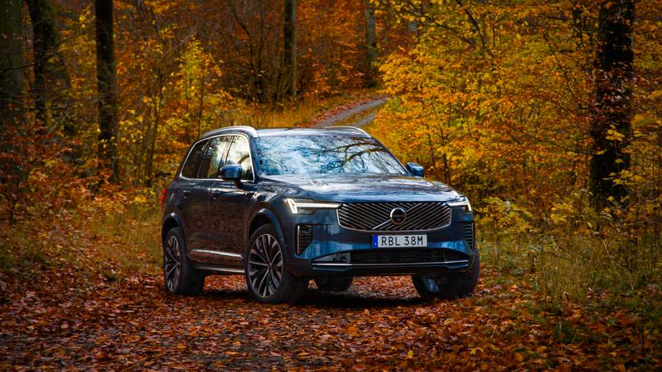2025 Volvo XC90 Pricing, Photos & Specs