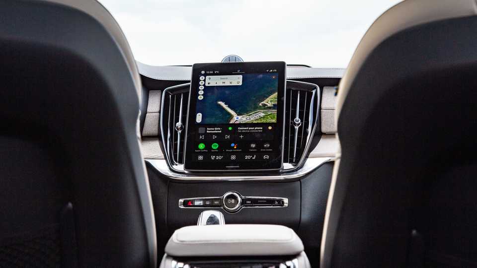 2025 Volvo XC90 Pricing, Photos & Specs