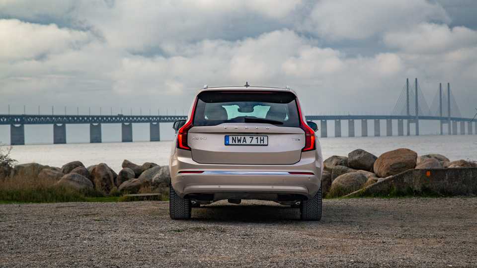 2025 Volvo XC90 Pricing, Photos & Specs