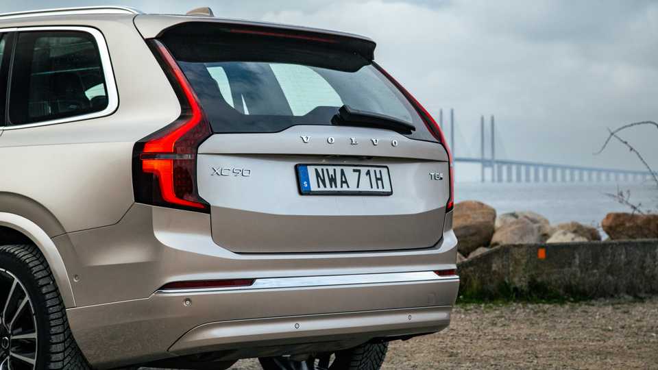 2025 Volvo XC90 Pricing, Photos & Specs