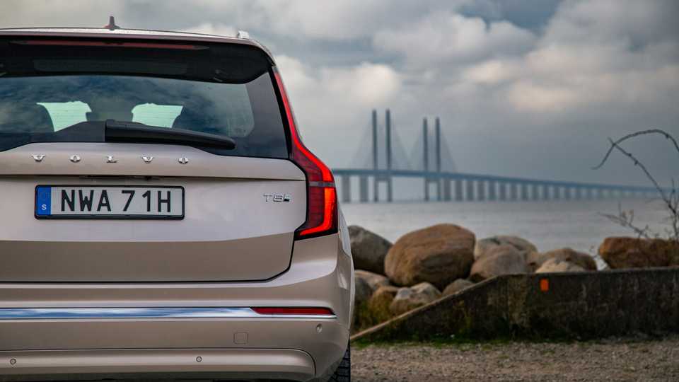 2025 Volvo XC90 Pricing, Photos & Specs