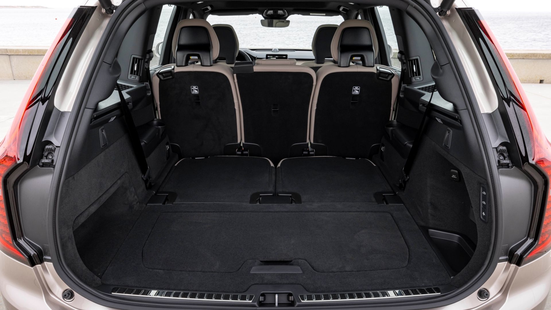 2025 Volvo XC90 Pricing, Photos & Specs