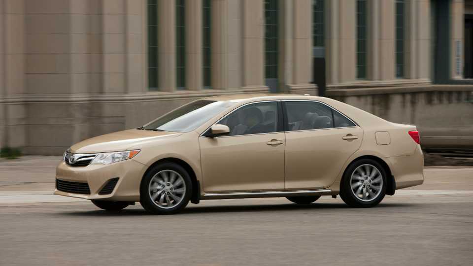 2012 Toyota Camry Pricing, Photos & Specs
