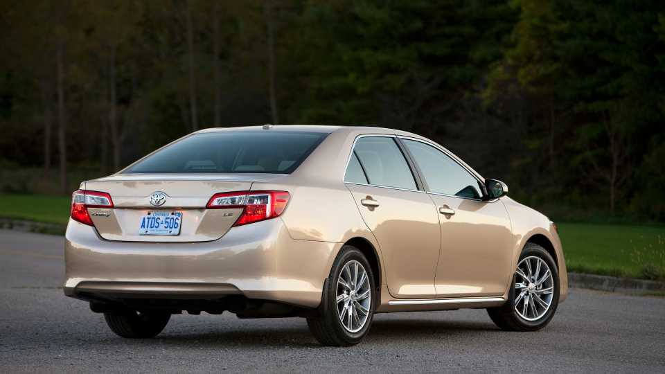2012 Toyota Camry Pricing, Photos & Specs