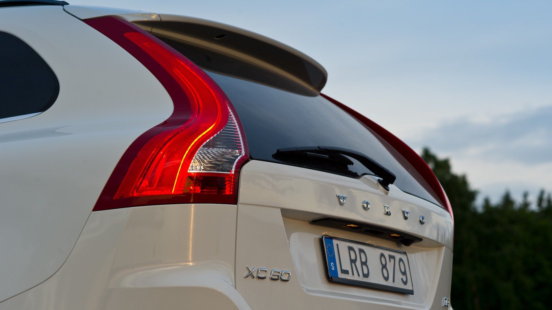 2012 Volvo XC60 Pricing, Photos & Specs