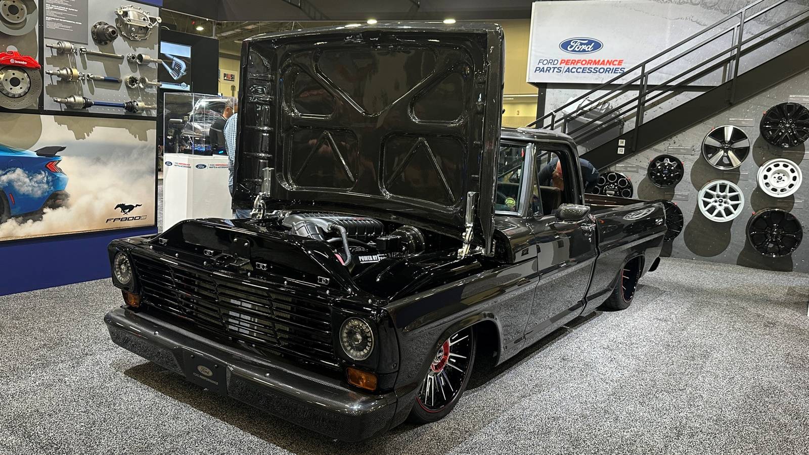 Ford Helps Enthusiast Build Full-Carbon Fiber F100 With Raptor R Power