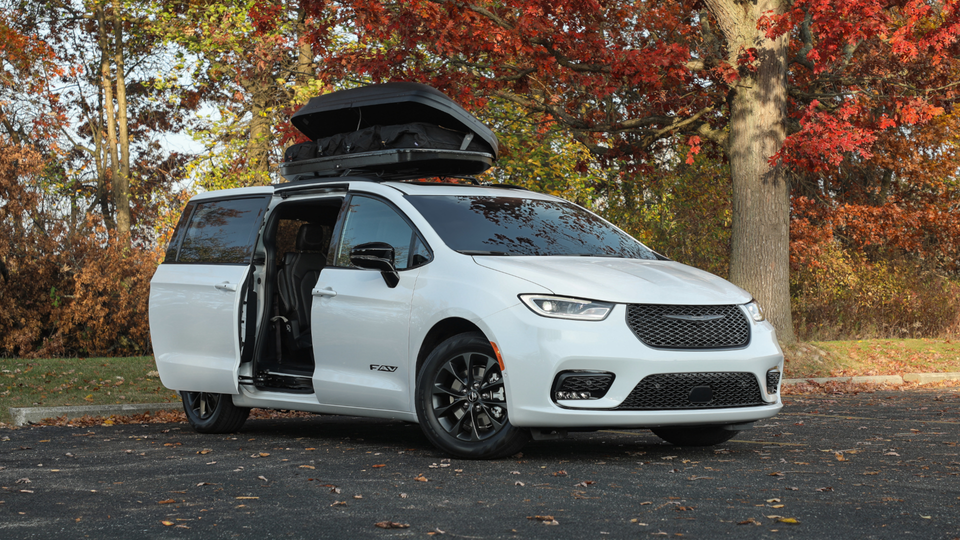 2025 Chrysler Pacifica Pricing, Photos & Specs