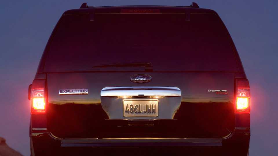 2010 Ford Expedition Pricing, Photos & Specs