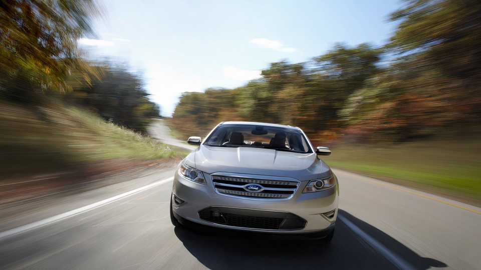 2012 Ford Taurus Pricing, Photos & Specs