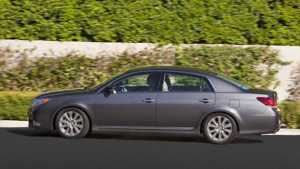 2012 Toyota Avalon Pricing, Photos & Specs