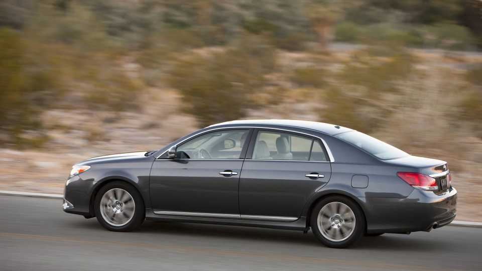 2012 Toyota Avalon Pricing, Photos & Specs