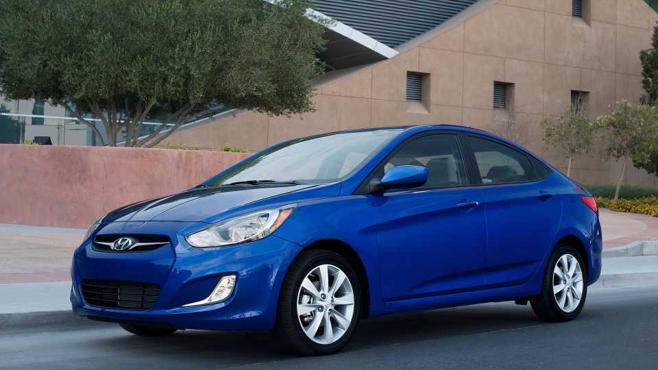 2012 Hyundai Accent Pricing, Photos & Specs