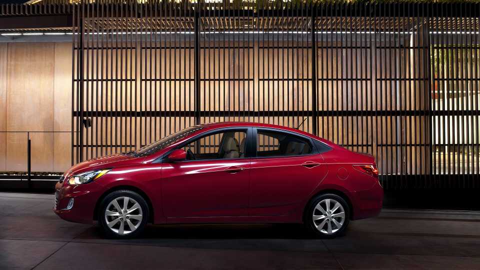2012 Hyundai Accent Pricing, Photos & Specs