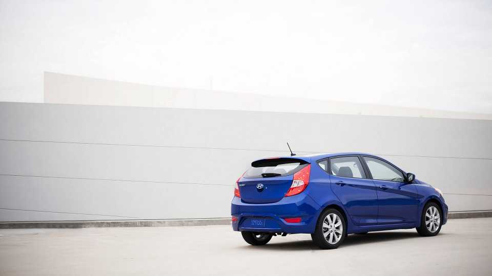 2012 Hyundai Accent Hatchback Pricing, Photos & Specs
