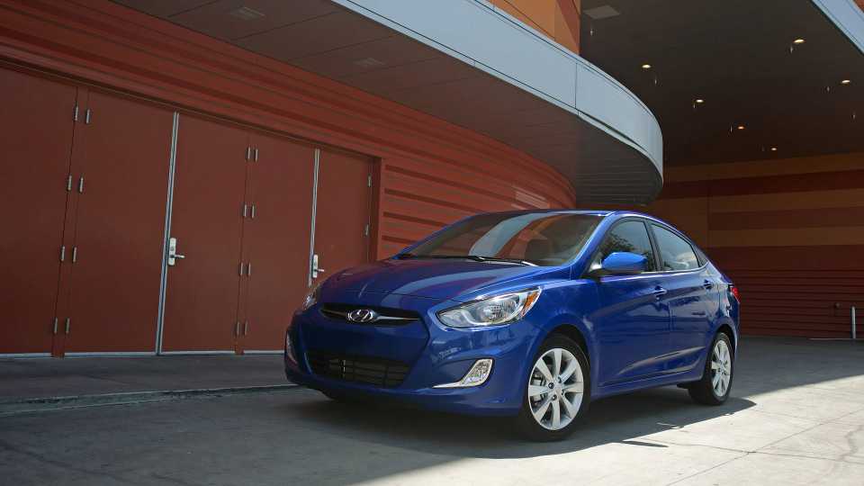 2012 Hyundai Accent Pricing, Photos & Specs