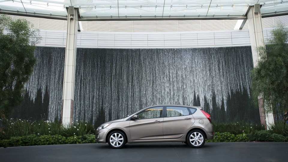 2012 Hyundai Accent Hatchback Pricing, Photos & Specs