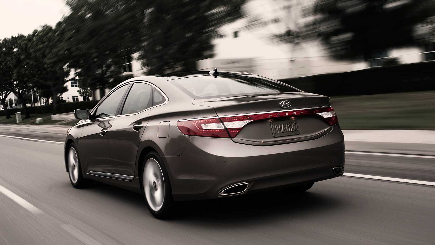 Hyundai's Forgotten Azera Premium Sedan Is A Bargain In 2026