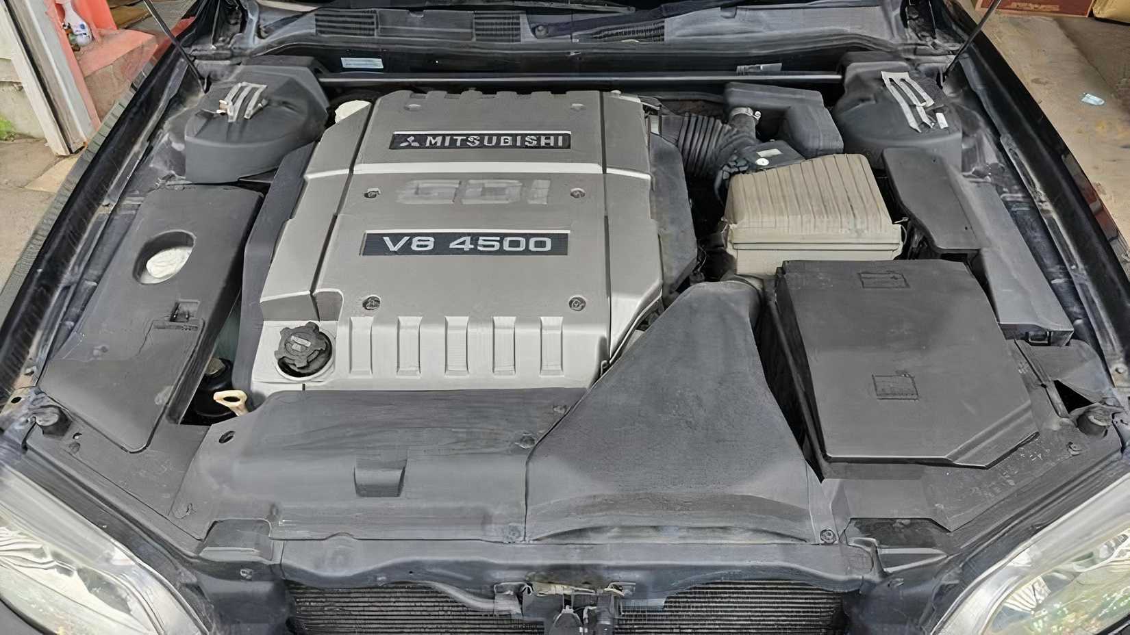 Mitsubishi Once Tried To Take On The Toyota Century With A V8-Powered ...