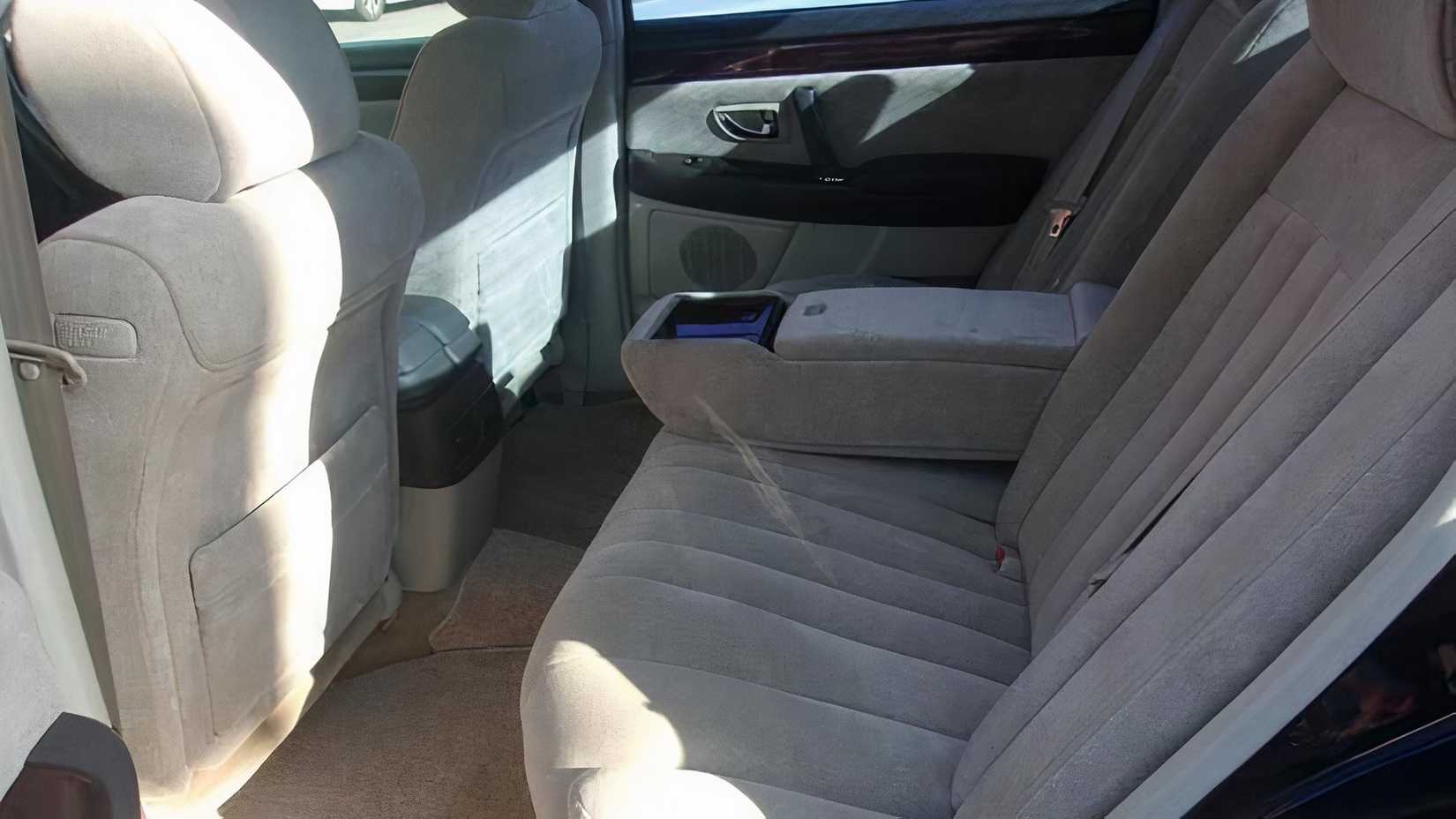 Mitsubishi Once Tried To Take On The Toyota Century With A V8-Powered ...