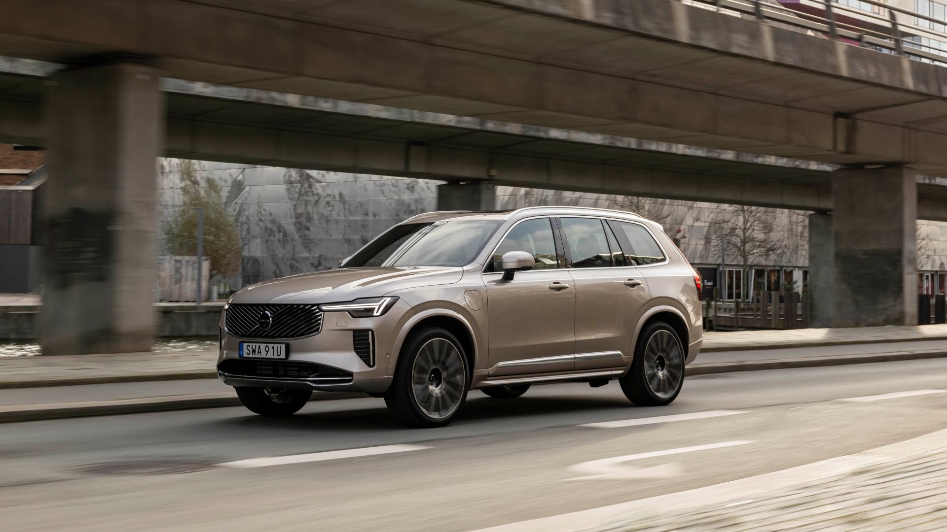 2025 Volvo XC90 Pricing, Photos & Specs
