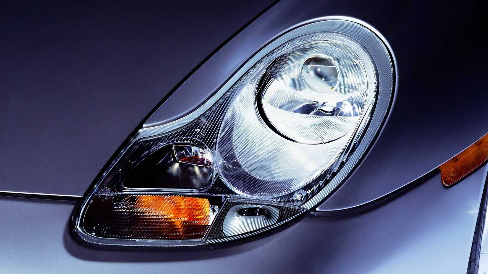 992 Porsche 911 Gets Fried-Egg Headlight Retromod From Simas Design Studio