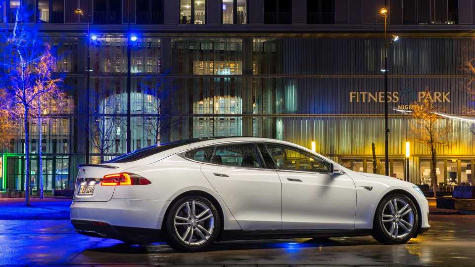 2012 Tesla Model S Pricing, Photos & Specs