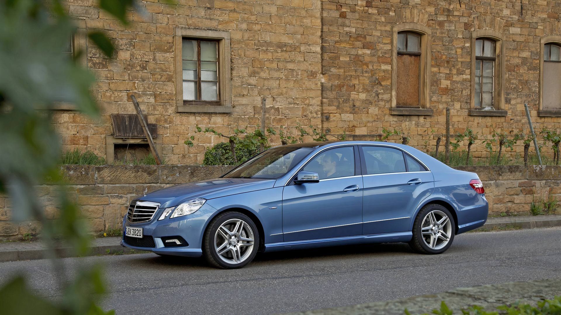 2010 Mercedes-Benz E-Class Sedan Pricing, Photos & Specs