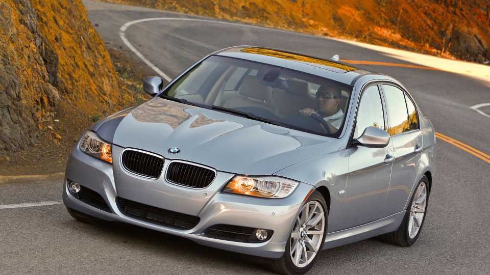 2011 BMW 3 Series Sedan Pricing, Photos & Specs