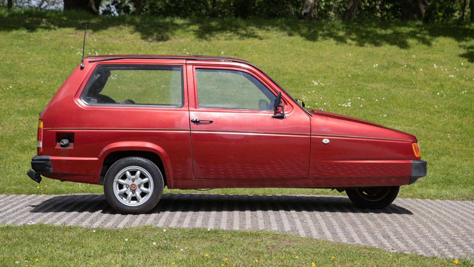 The Weird World Of Three-Wheeled Wonders