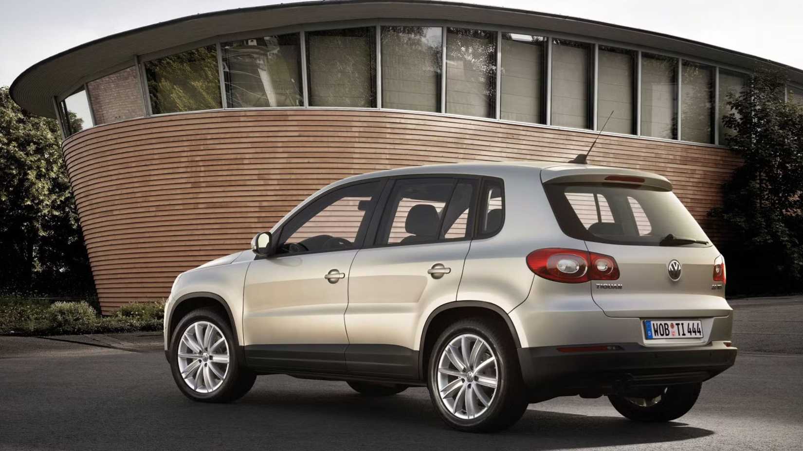 2nd-Gen Volkswagen Tiguan: A Tech Leader in the Compact SUV Segment