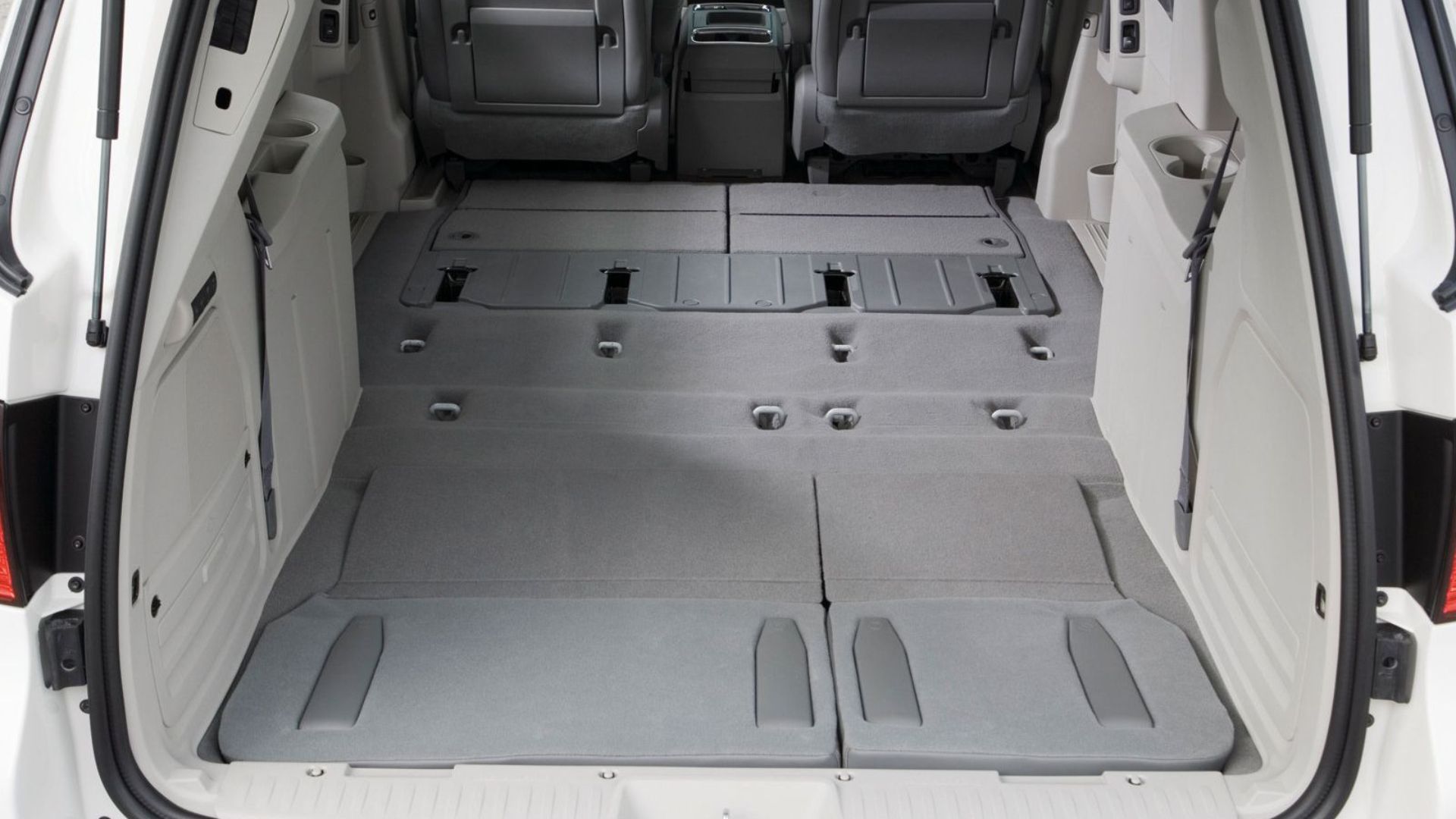 2012 Volkswagen Routan Pricing, Photos & Specs