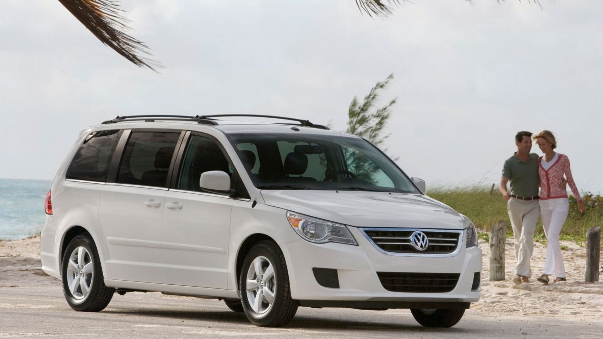 2012 Volkswagen Routan Pricing, Photos & Specs