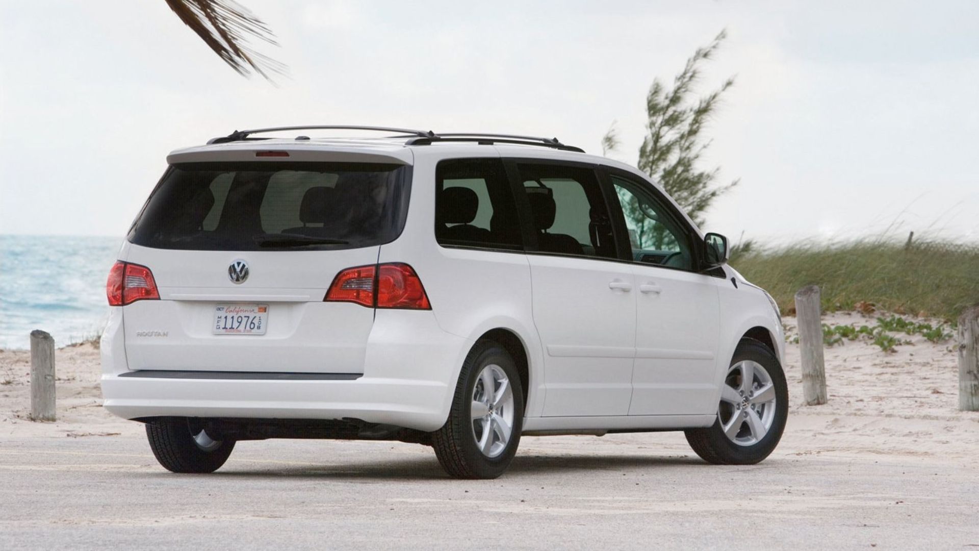 2012 Volkswagen Routan Pricing, Photos & Specs