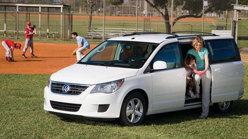 2012 Volkswagen Routan Pricing, Photos & Specs