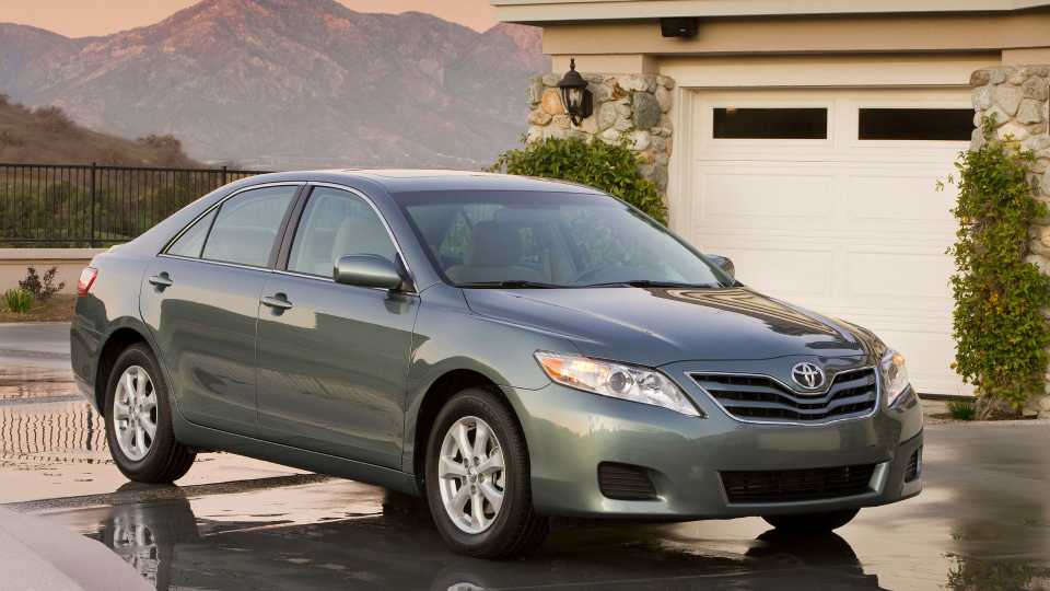 2011 Toyota Camry Pricing, Photos & Specs