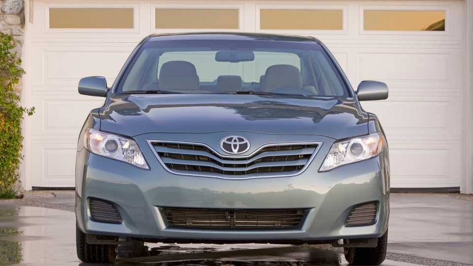 2010 Toyota Camry Pricing, Photos & Specs