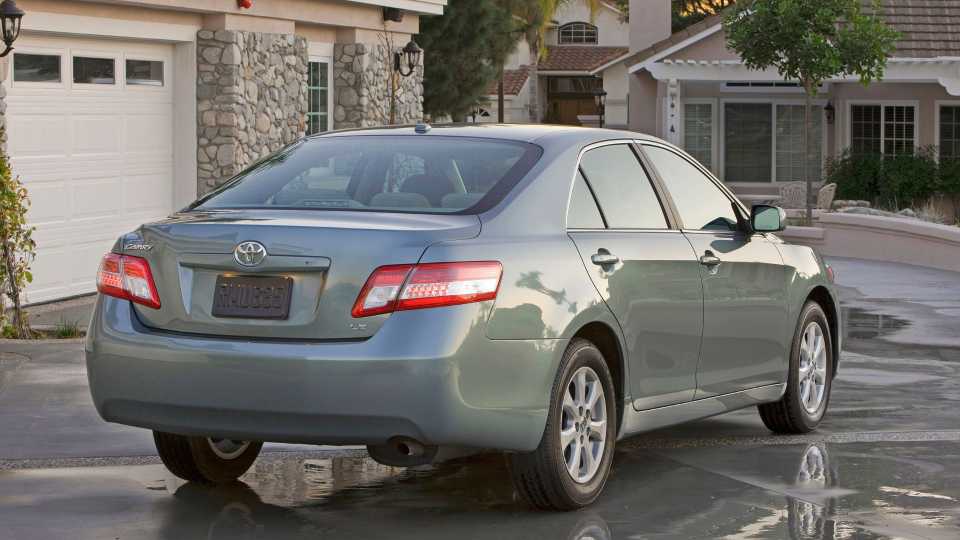 2011 Toyota Camry Pricing, Photos & Specs