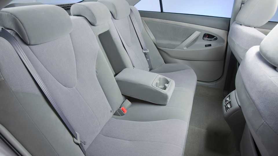 2010 Toyota Camry Pricing, Photos & Specs