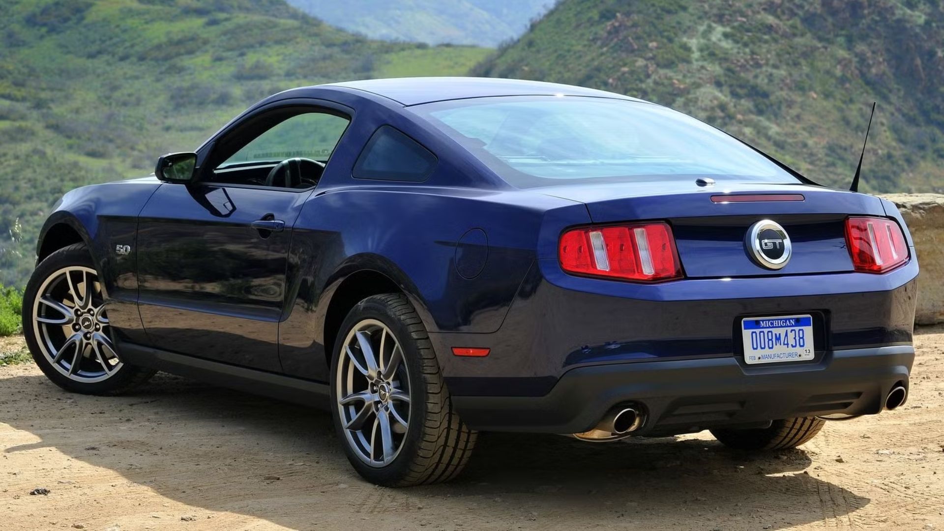 2010 Ford Mustang GT Coupe Pricing, Photos & Specs