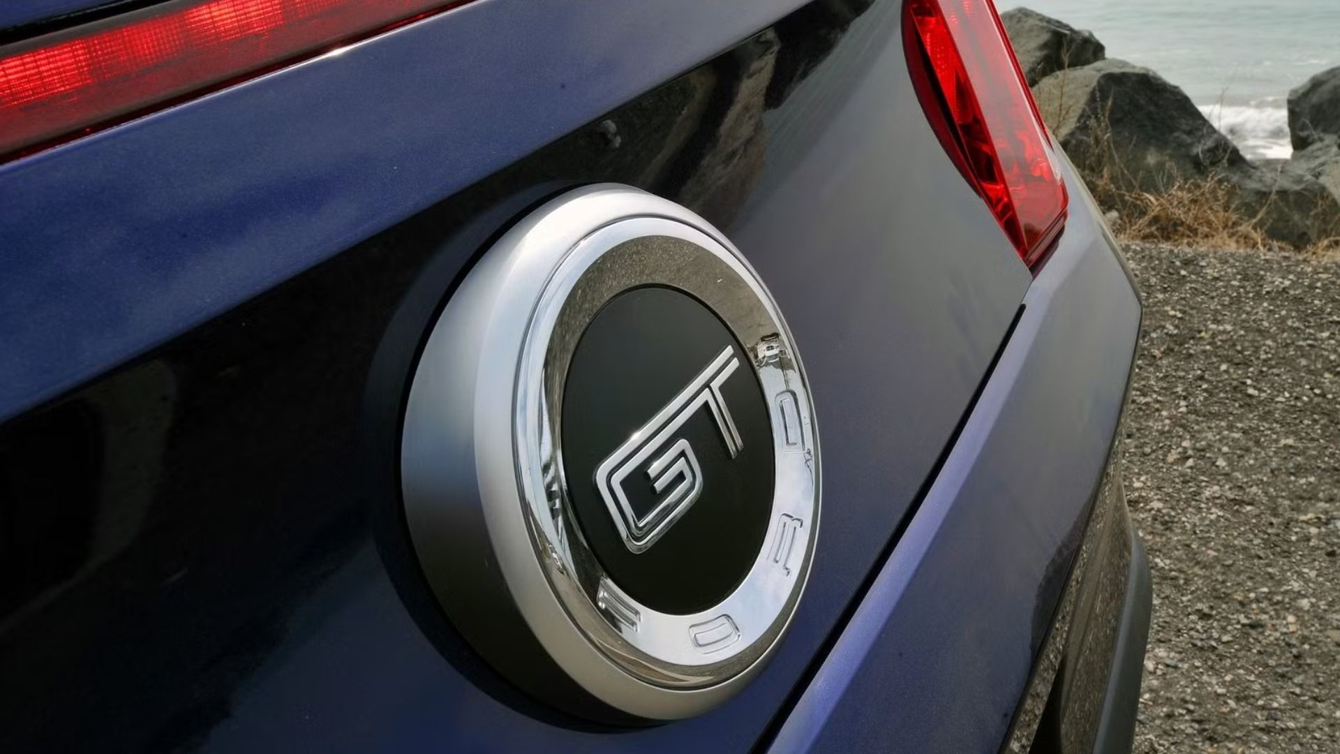 2010 Ford Mustang GT Coupe Pricing, Photos & Specs