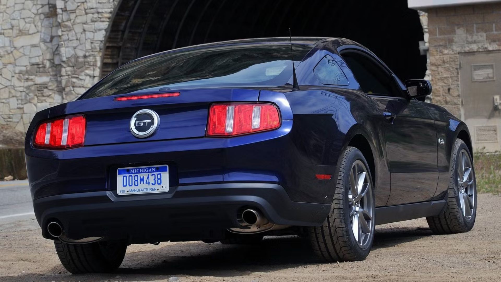 2010 Ford Mustang GT Coupe Pricing, Photos & Specs
