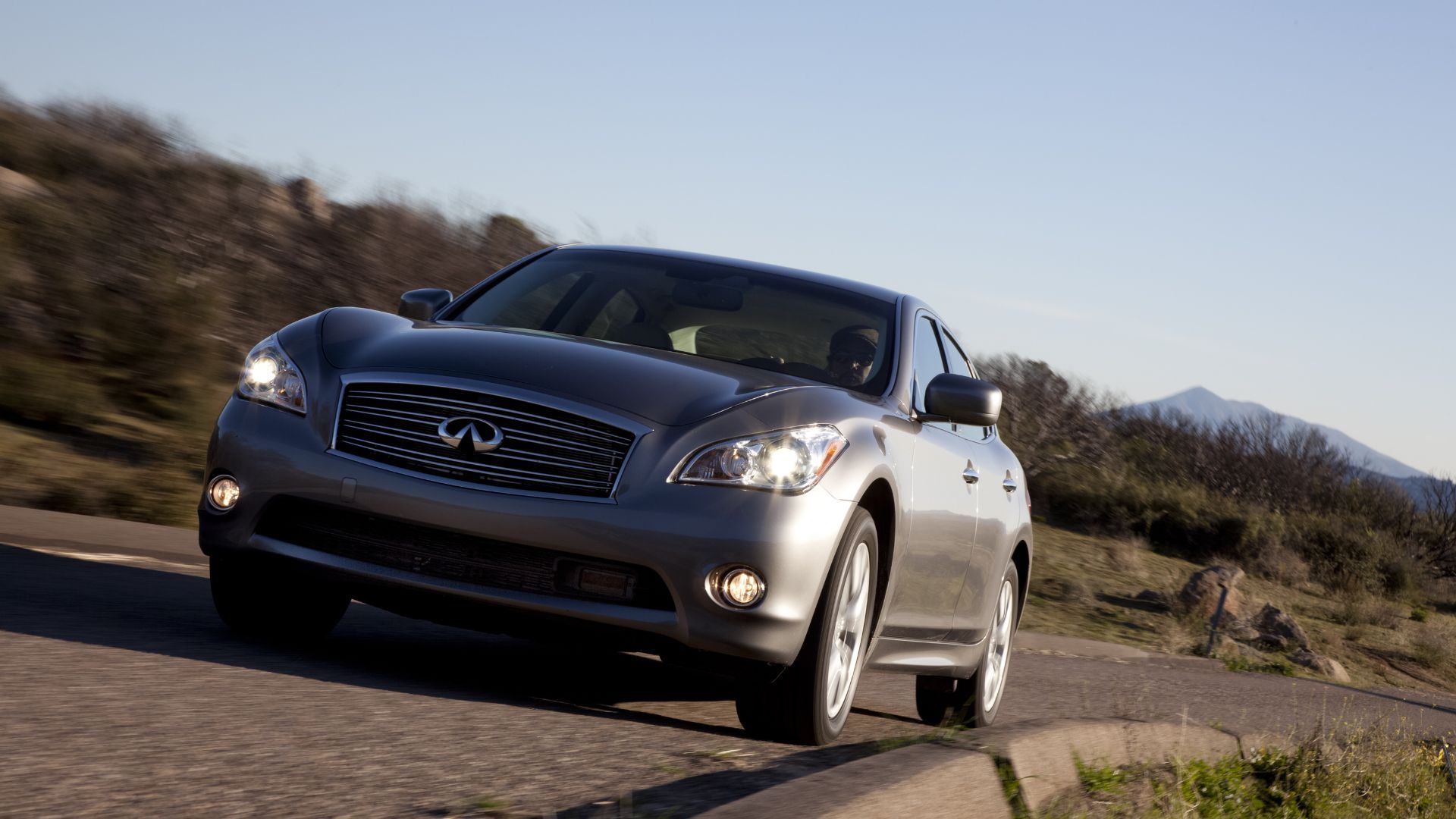 2011 Infiniti M56 Pricing, Photos & Specs