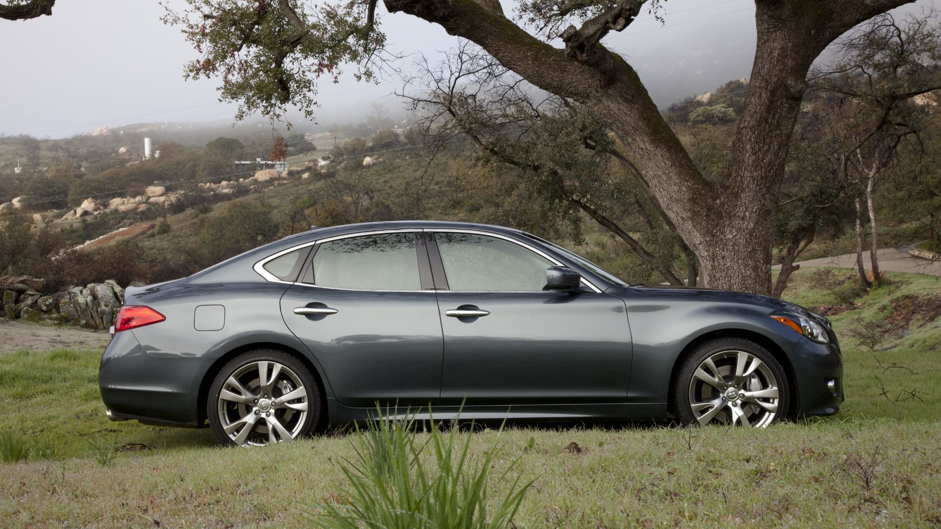 2011 Infiniti M56 Pricing, Photos & Specs